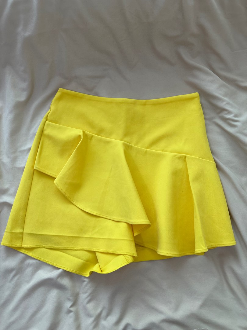 Zara hello skirt XS, Women's Fashion, Bottoms, Shorts on Carousell