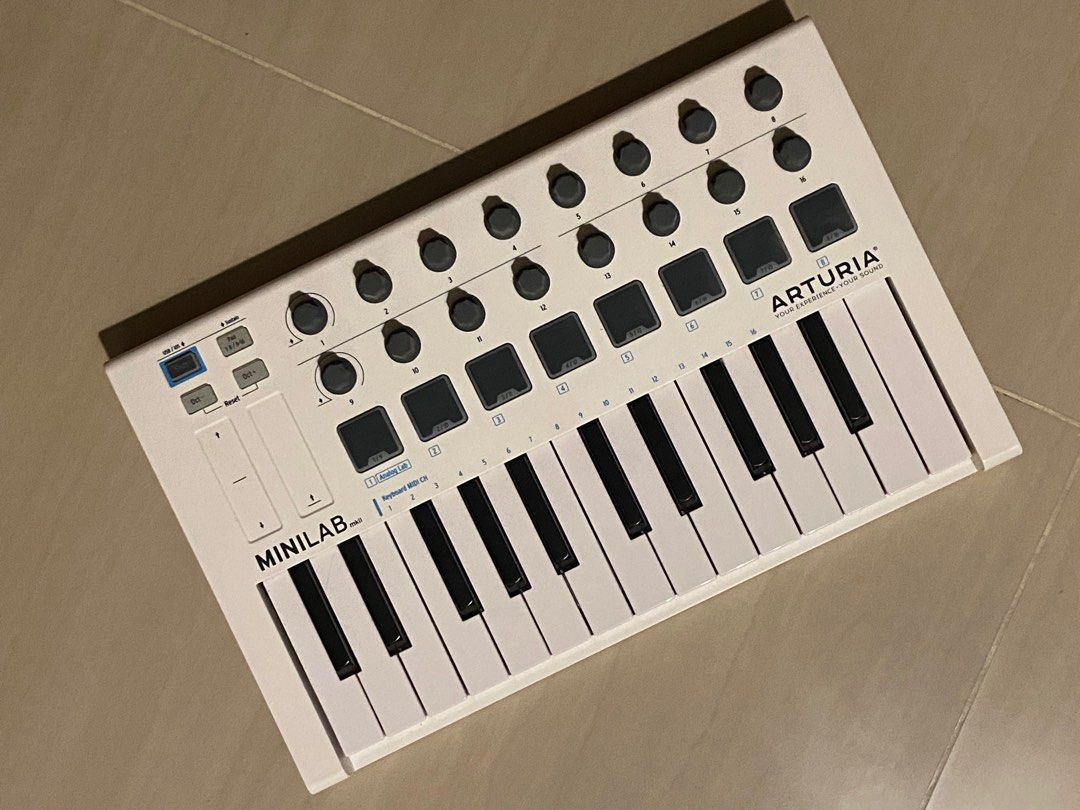 Arturia MiniLab MK2 25 Slim-Key MIDI Controller / MIDI Keyboard, Hobbies & Toys, Music & Media ...