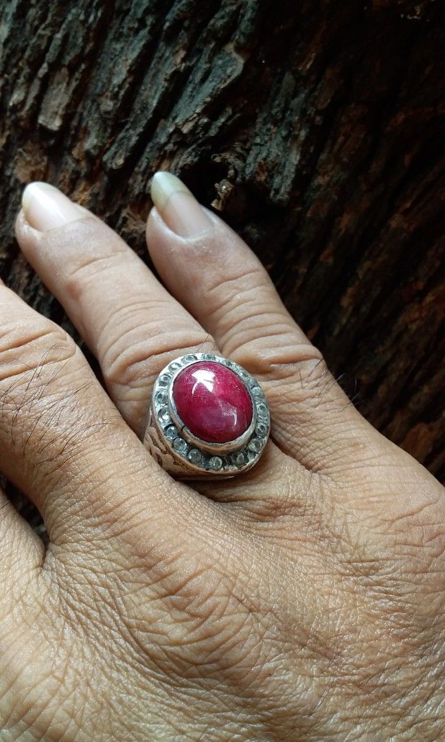 batu permata ruby