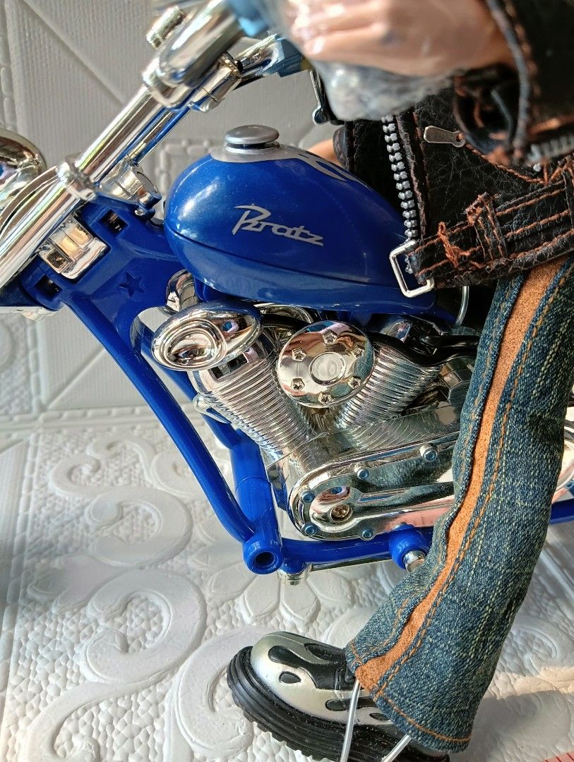 Bratz headlights & taillights light up!, Hobbies & Toys, Toys & Games ...