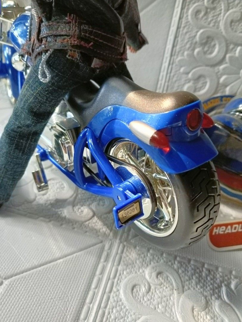 Bratz headlights & taillights light up!, Hobbies & Toys, Toys & Games ...