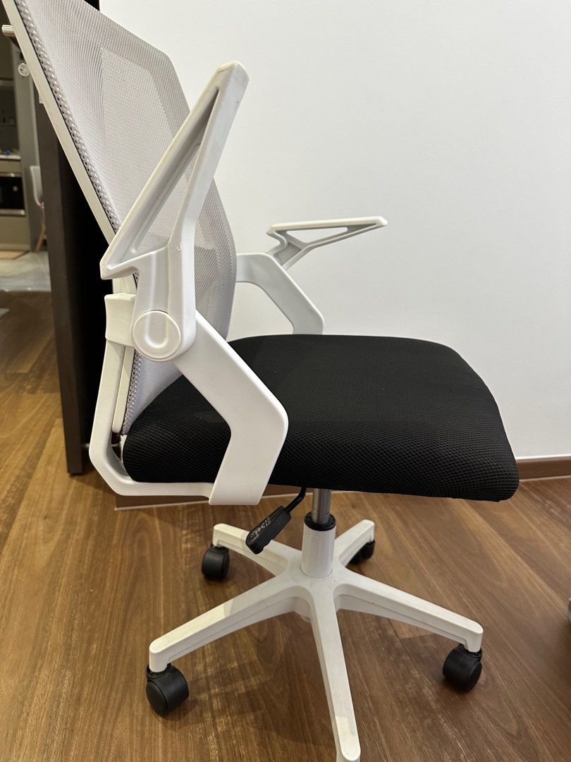 Computer white Arm Chair, Furniture & Home Living, Furniture, Chairs on ...