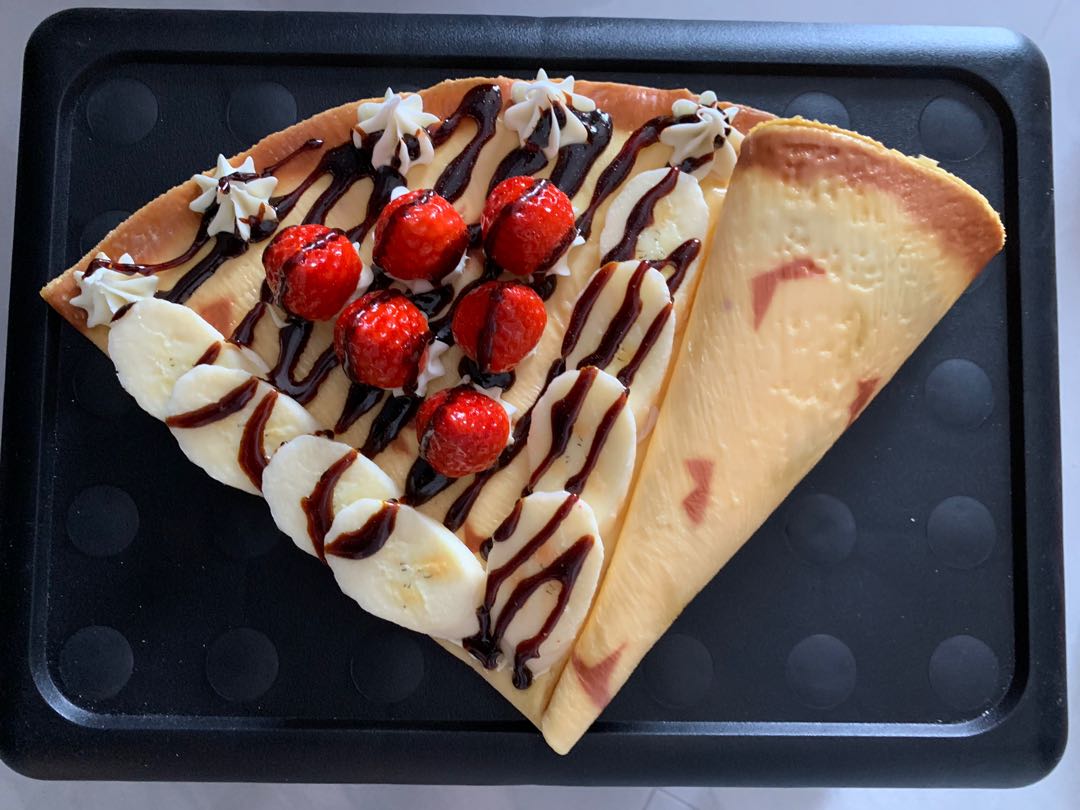 Crepe plastic display, Food & Drinks, Gift Baskets & Hampers on Carousell