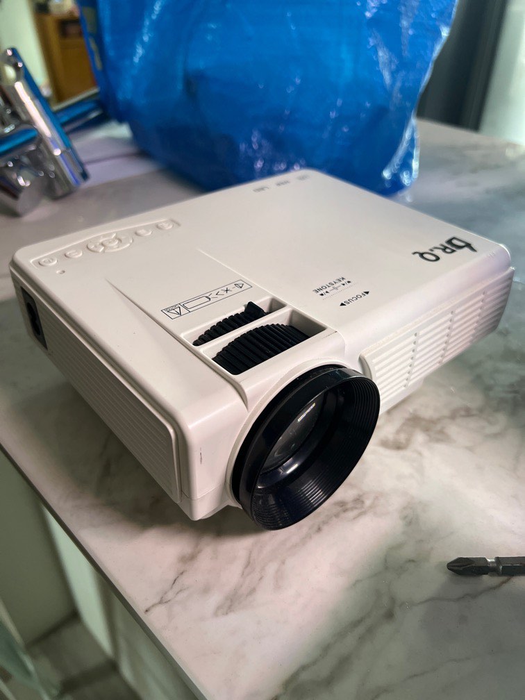 Dr.Q mini projector, TV & Home Appliances, TV & Entertainment, Projectors on Carousell