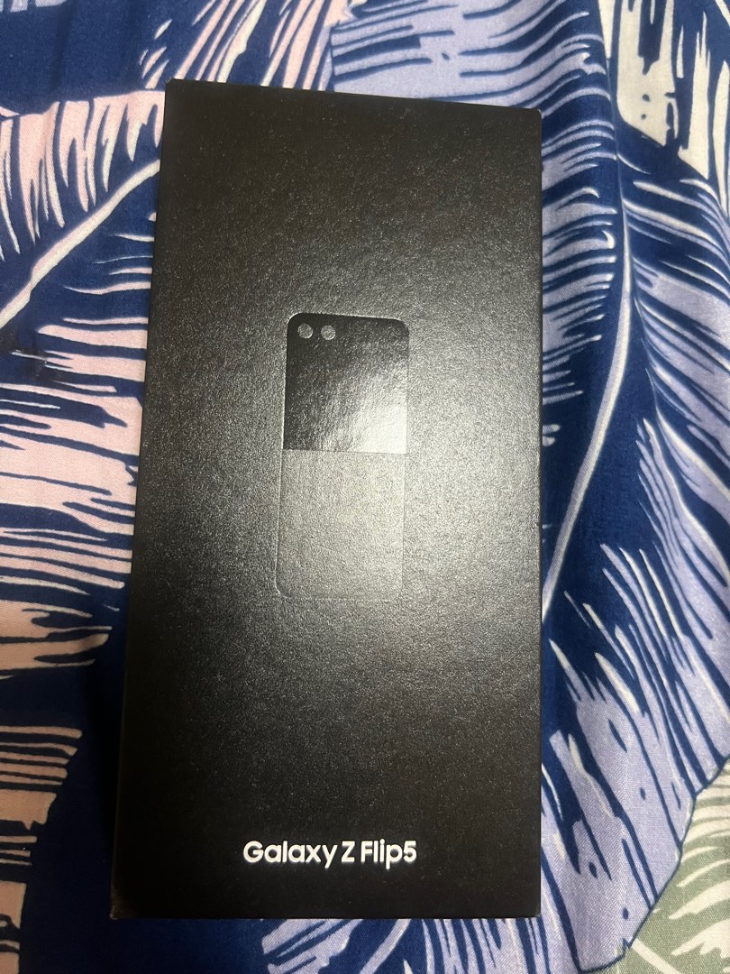 Galaxy Z Flip 5 Graphite 256GB, Mobile Phones & Gadgets, Mobile Phones ...