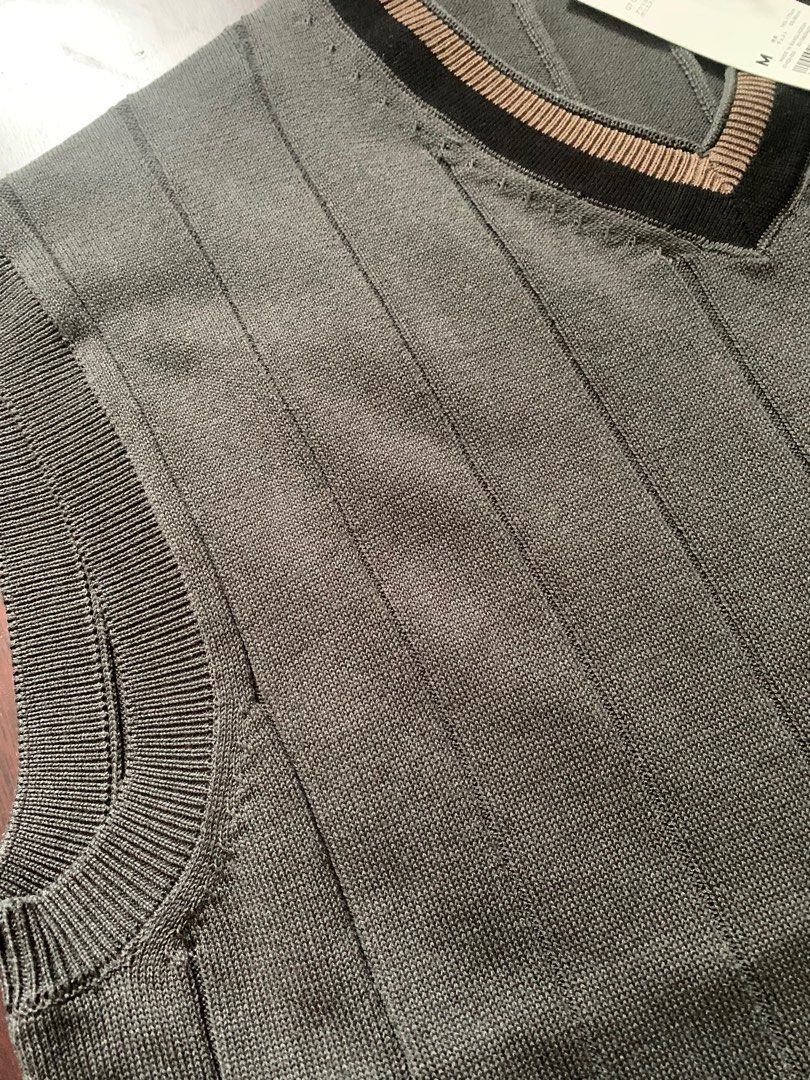 GU Men Olive Green Sweater Vest, Men's Fashion, Tops & Sets, Vests on ...
