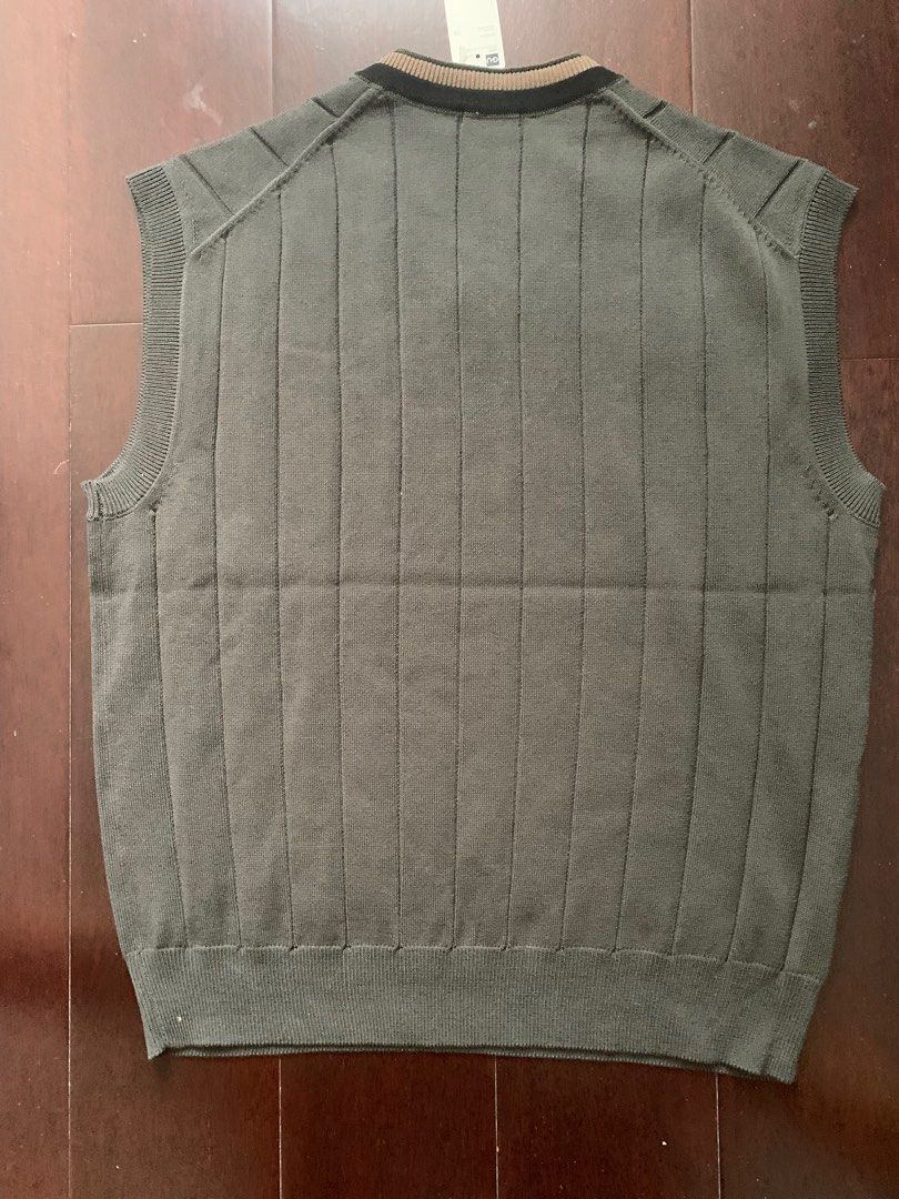 GU Men Olive Green Sweater Vest, Men's Fashion, Tops & Sets, Vests on ...
