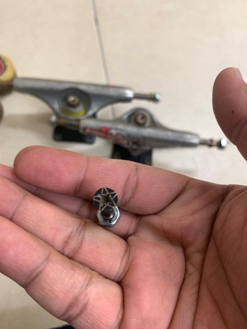 Hardware skru dan nat, Sports Equipment, Sports & Games, Skates ...