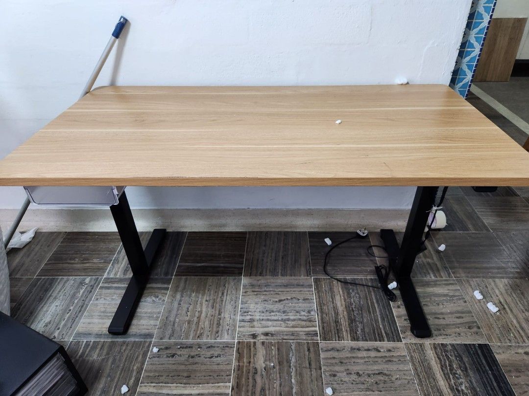 (Moving Sale) Squirrey Height Adjustable 1.4m Table Electric - Oak Top ...