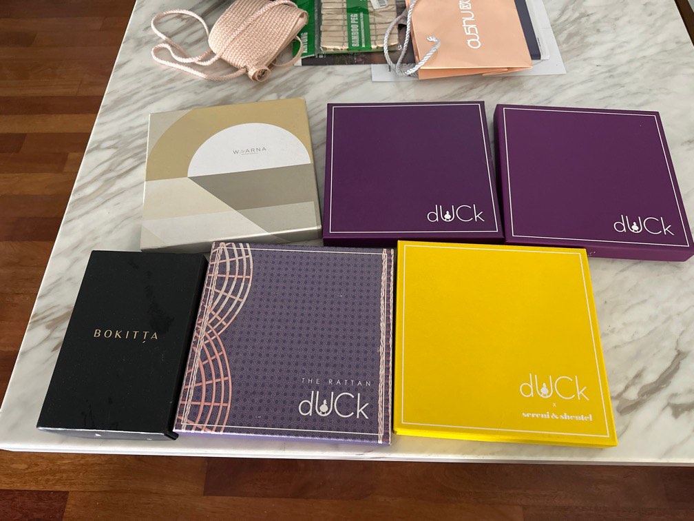 Hijab boxes for free, Women's Fashion, Muslimah Fashion, Hijabs on ...