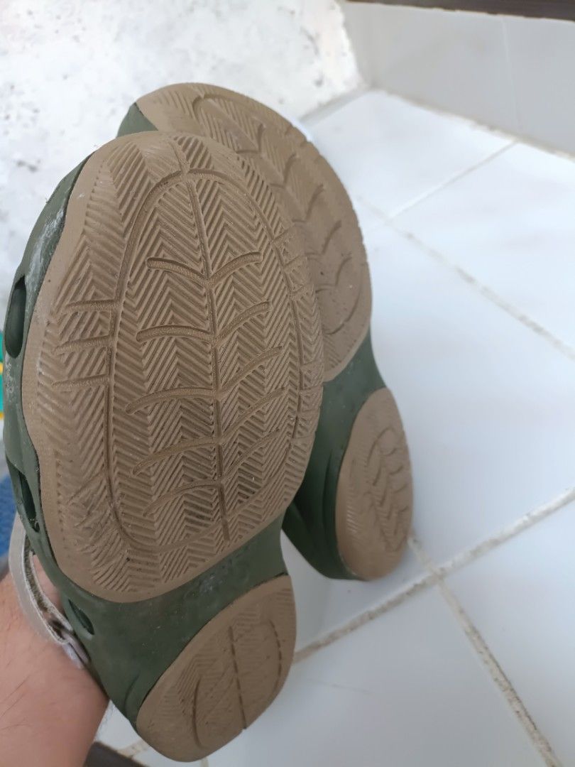 Iconic CROCS Comfort Original, Men's Fashion, Footwear, Slippers & Slides on Carousell