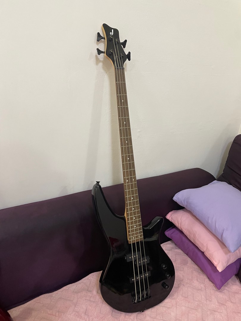 Jackson 4 String Bass Guitar Hobbies And Toys Music And Media Musical Instruments On Carousell