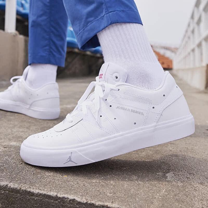 Jordan Series ES Unisex, Men's Fashion, Footwear, Sneakers on Carousell