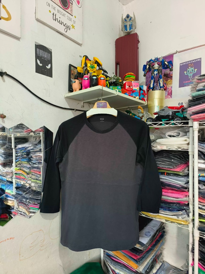 Kaos Lengan Panjang Uniqlo Abu Abu Tua Hitam Polos Lengan 3/4, Fesyen ... Kaos Lengan Panjang Uniqlo Abu Abu Tua Hitam Polos Lengan 3/4, Fesyen ...