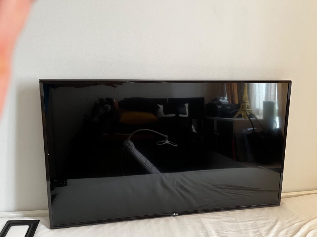 LG 49 Inch HD TV, TV & Home Appliances, TV & Entertainment, TV on Carousell