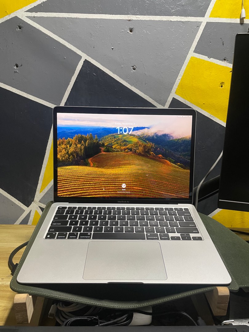 Macbook Air M1 2020 Silver 92% Battery 67 Cycles Count, Computers & Tech, Laptops & Notebooks on ...