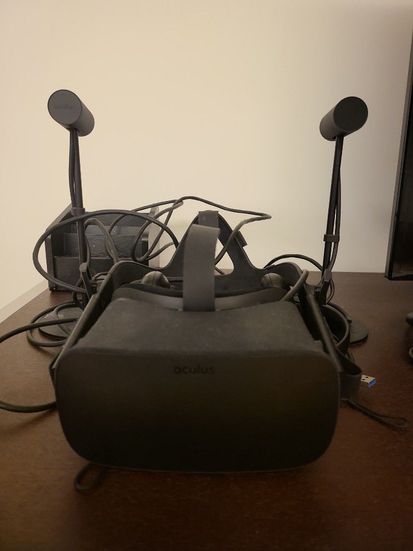 Meta Oculus Rift set, Video Gaming, Gaming Accessories, Virtual Reality ...