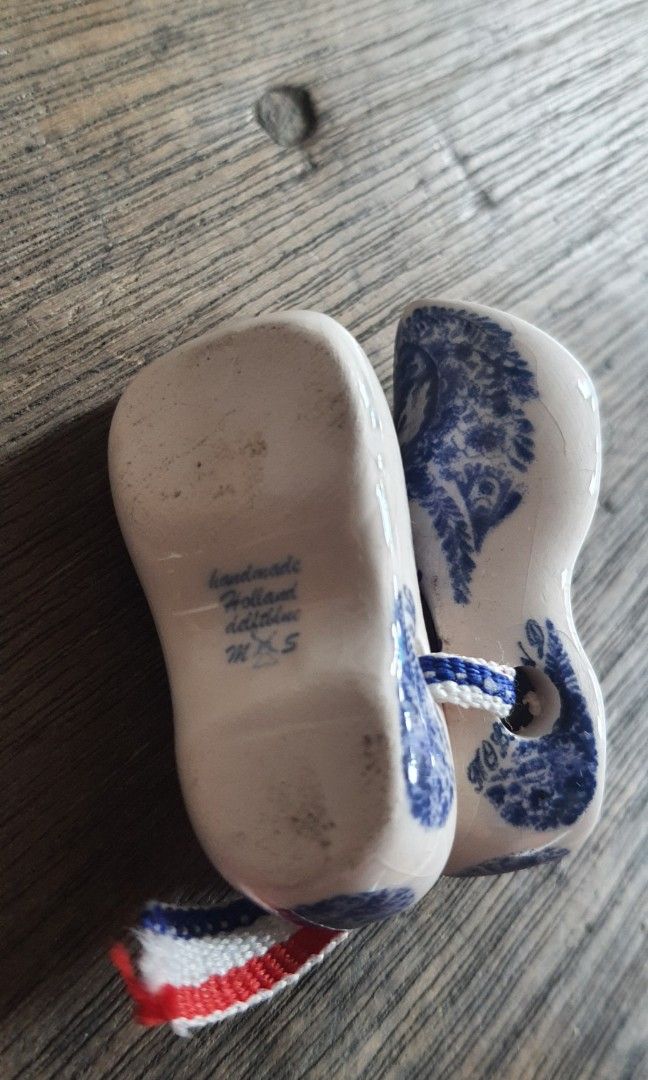 Miniatur Sepatu Keramik, Antik, Pajangan di Carousell