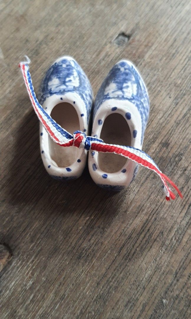 Miniatur Sepatu Keramik, Antik, Pajangan di Carousell