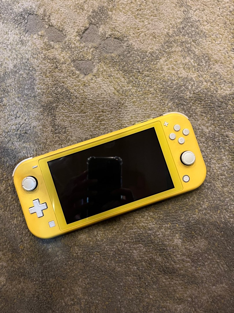 Nintendo Switch Lite yellow with animal crossing, Video Gaming, Video ...