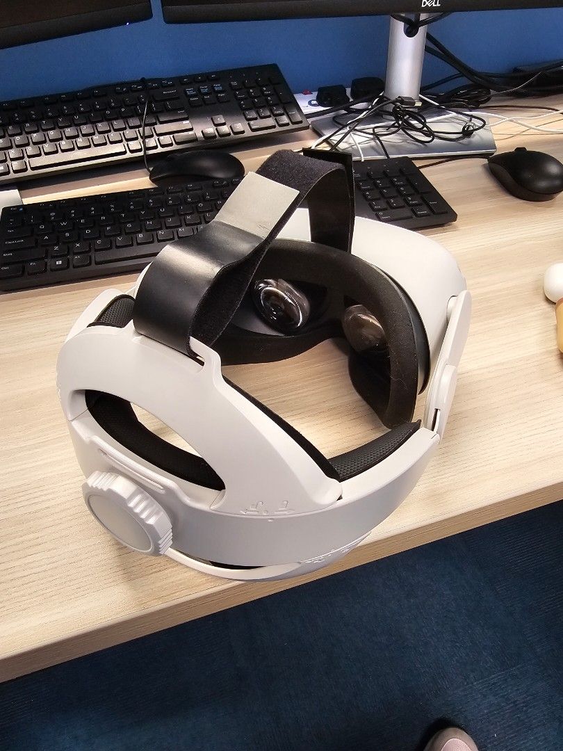 Oculus Quest 2, Video Gaming, Gaming Accessories, Virtual Reality on Carousell