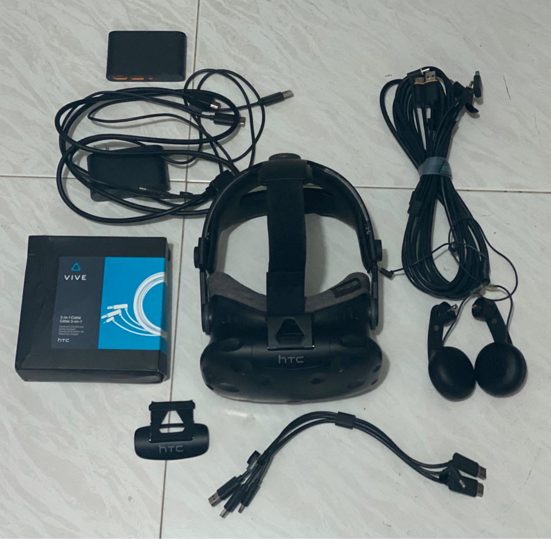 OG 2016 Vive HMD and link box ONLY, Video Gaming, Gaming Accessories ...