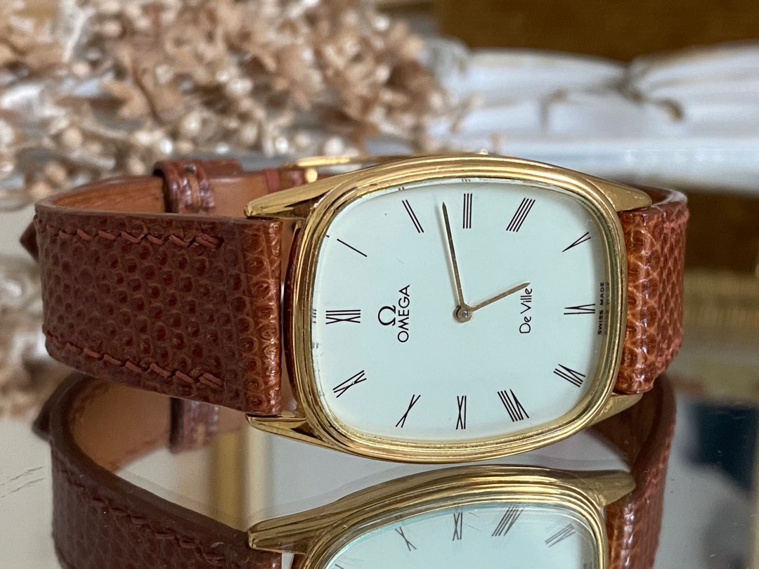 OMEGA White Roman Ellipse Vintage Quartz, Luxury, Watches on Carousell