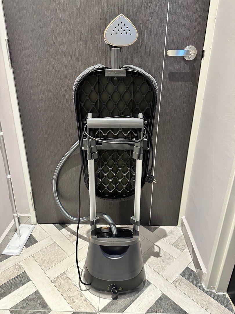 Philips Standing Steam iron STE 3170/80, TV & Home Appliances, Irons ...