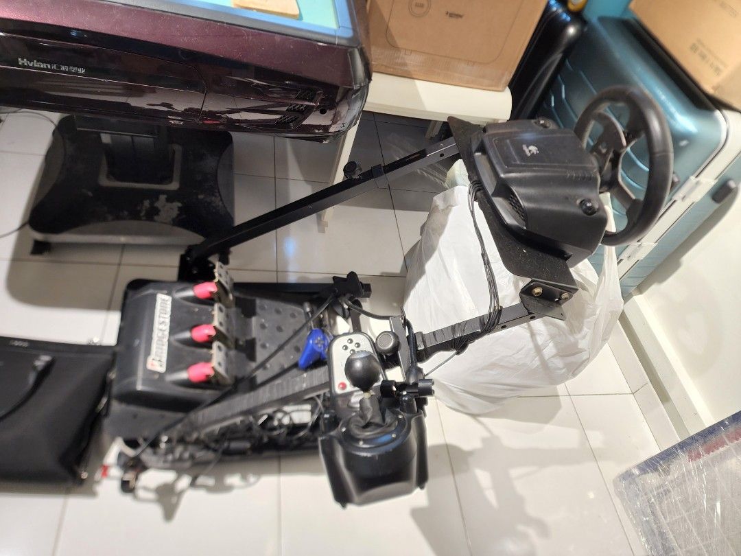Racing car rack logitech game set, Sports Equipment, Other Sports ...