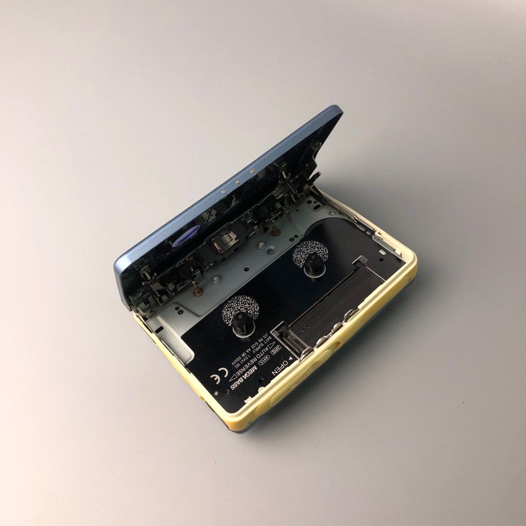 RARE Sony walkman ex-522, TV & Home Appliances, TV & Entertainment, Blu ...