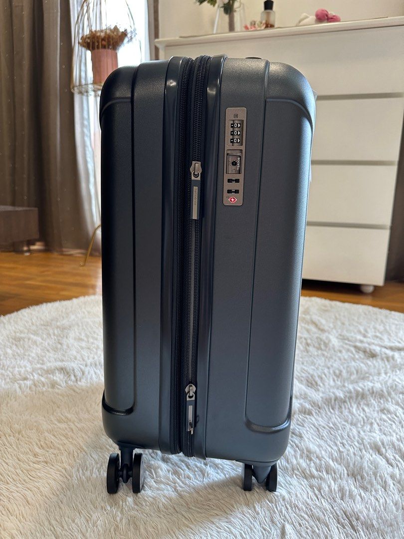 Samsonite NIAR Spinner Matt Graphite, Hobbies & Toys, Travel, Luggage ...