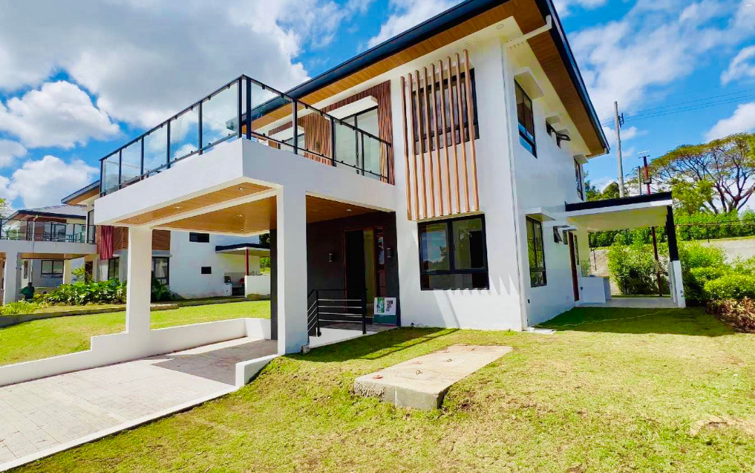 5 Bedroom Single Detached House for Sale in Daang Reyna near MCX & Evia ...