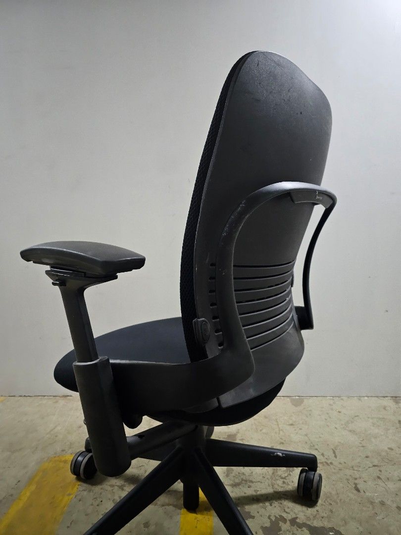 Steelcase Leap V2 ergonomic office chair 人體功學椅, 傢俬＆家居, 傢俬, 椅子 - Carousell