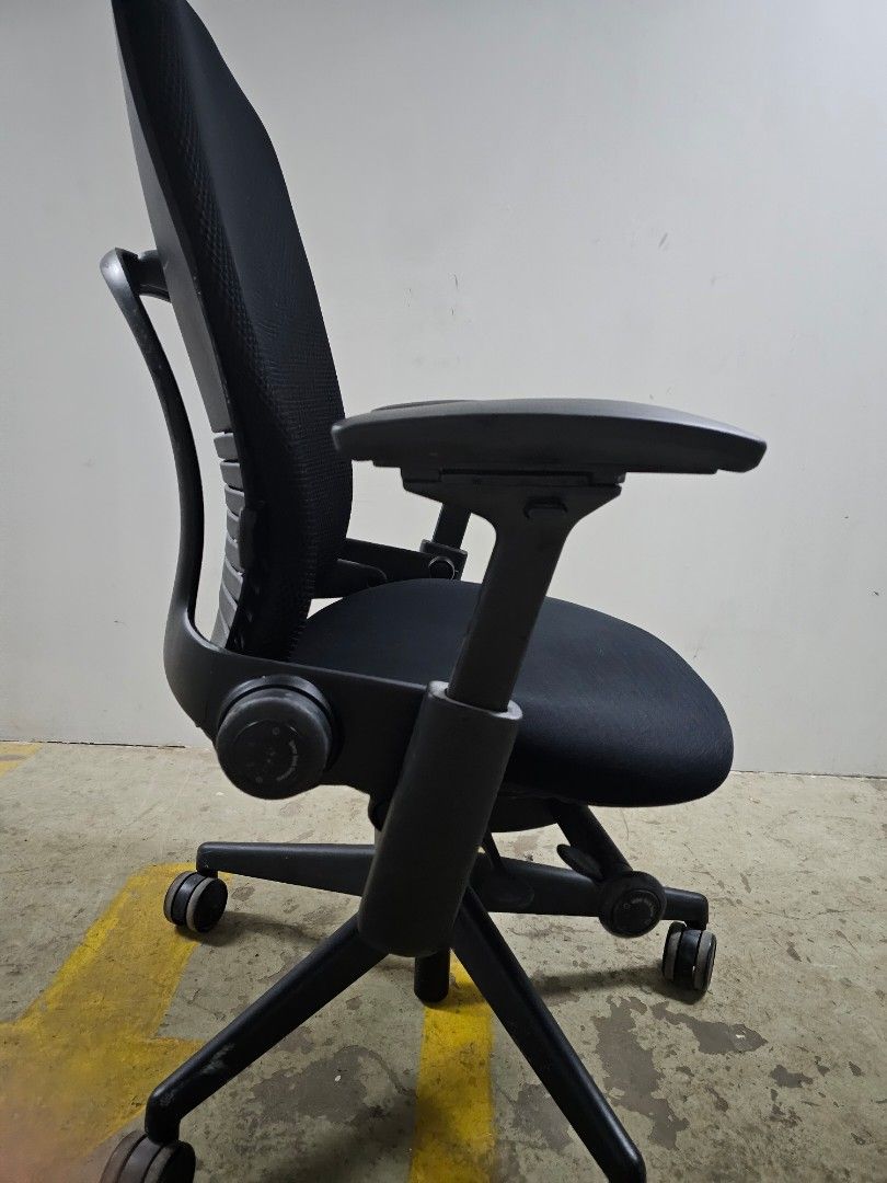 Steelcase Leap V2 ergonomic office chair 人體功學椅, 傢俬＆家居, 傢俬, 椅子 - Carousell