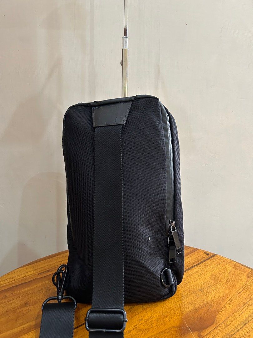 Tas CrossBody Beanpole, Fesyen Pria, Tas & Dompet , Tas Selempang di ...
