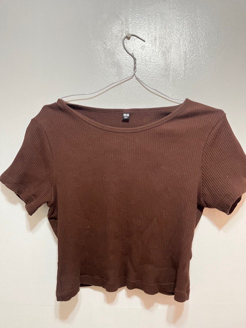 UNIQLO Ribbed Crop Top, Women's Fashion, Tops, Shirts on Carousell