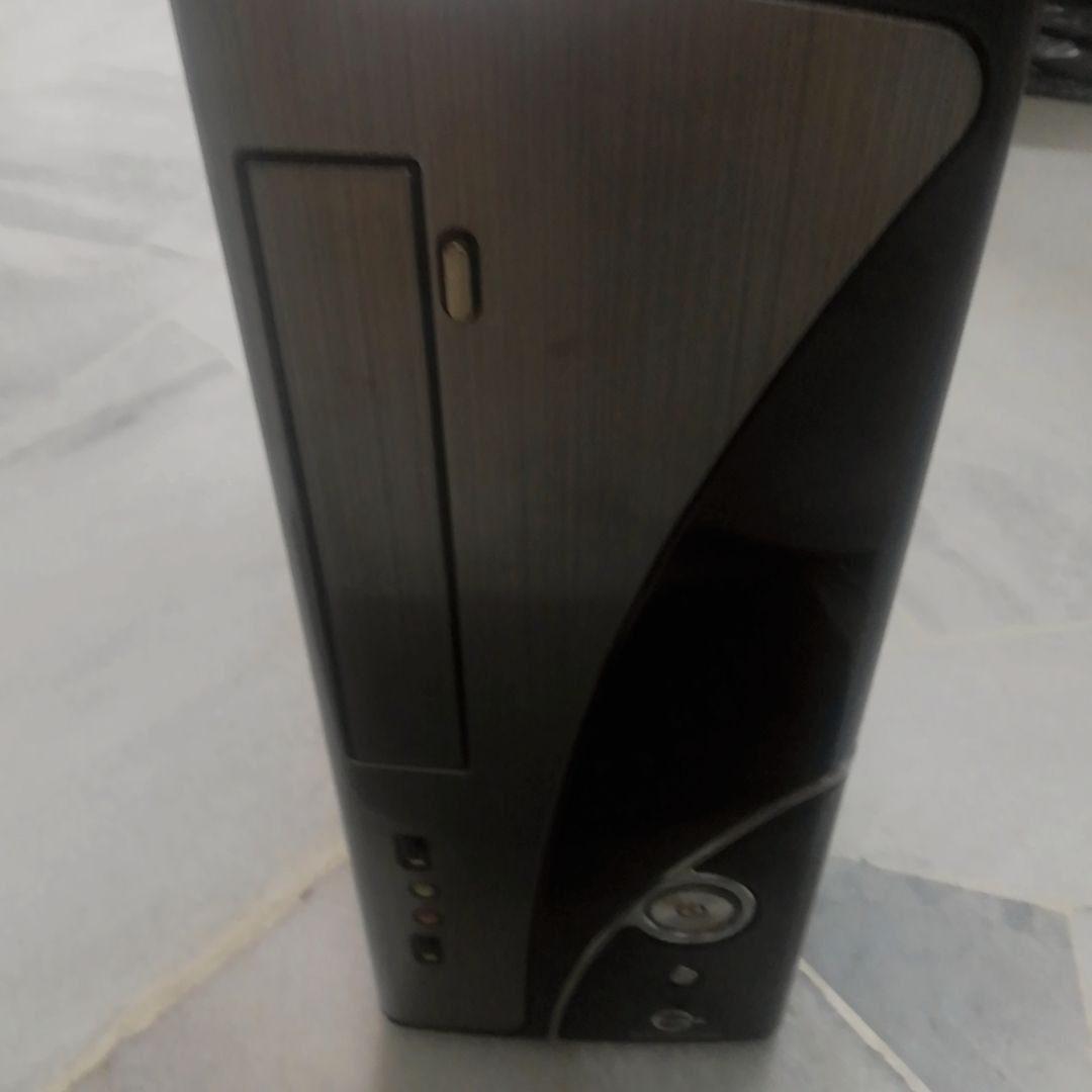 [USED] COMPUTER CPU + KEYBOARD, Computers & Tech, Desktops on Carousell