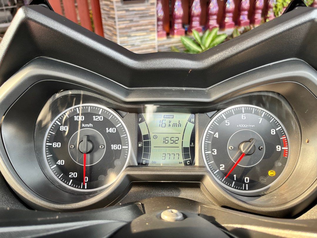 Yamaha XMax 250 V1, Motorbikes on Carousell