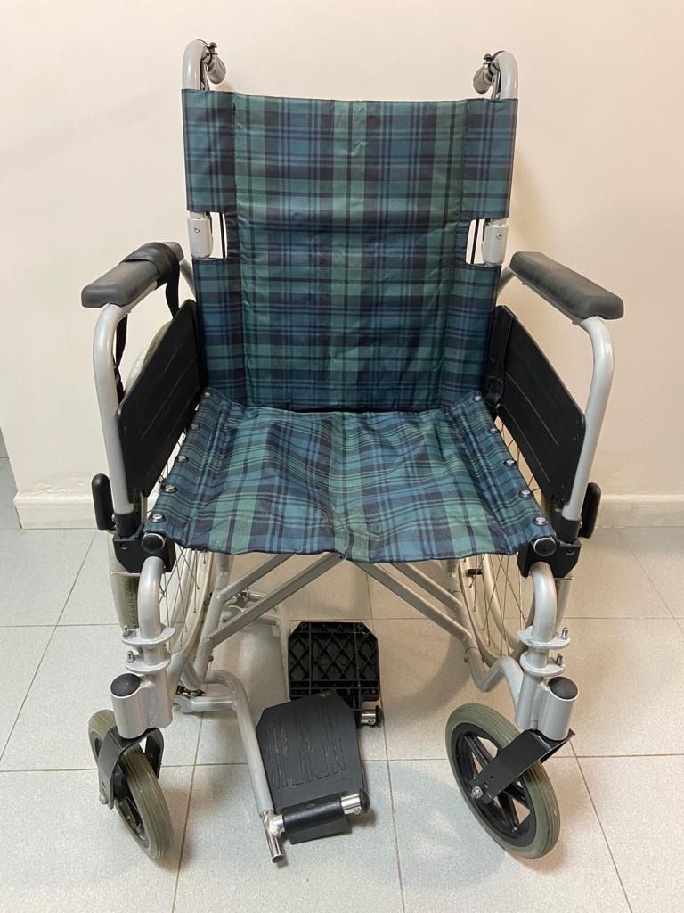 Alpha® 鋁合金自助式輪椅 + 床邊扶手 Wheelchair, 健康及營養食用品, 輔助和康復輔助, 輔助和康復輔助 - 輪椅 ...