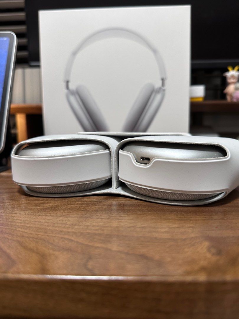 Apple AirPods Max Silver, Audio, Headphones & Headsets on Carousell