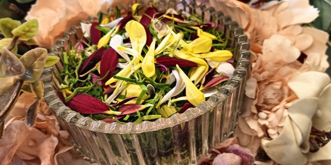 NEW Bunga Rampai Tradisi Melayu (350g), Hobbies & Toys, Stationery ...