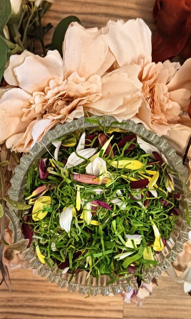 NEW Bunga Rampai Tradisi Melayu (350g), Hobbies & Toys, Stationery ...