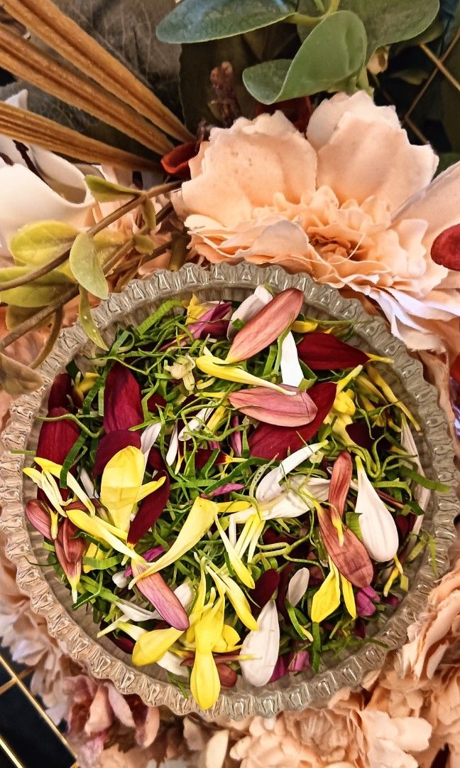 NEW Bunga Rampai Tradisi Melayu (350g), Hobbies & Toys, Stationery ...