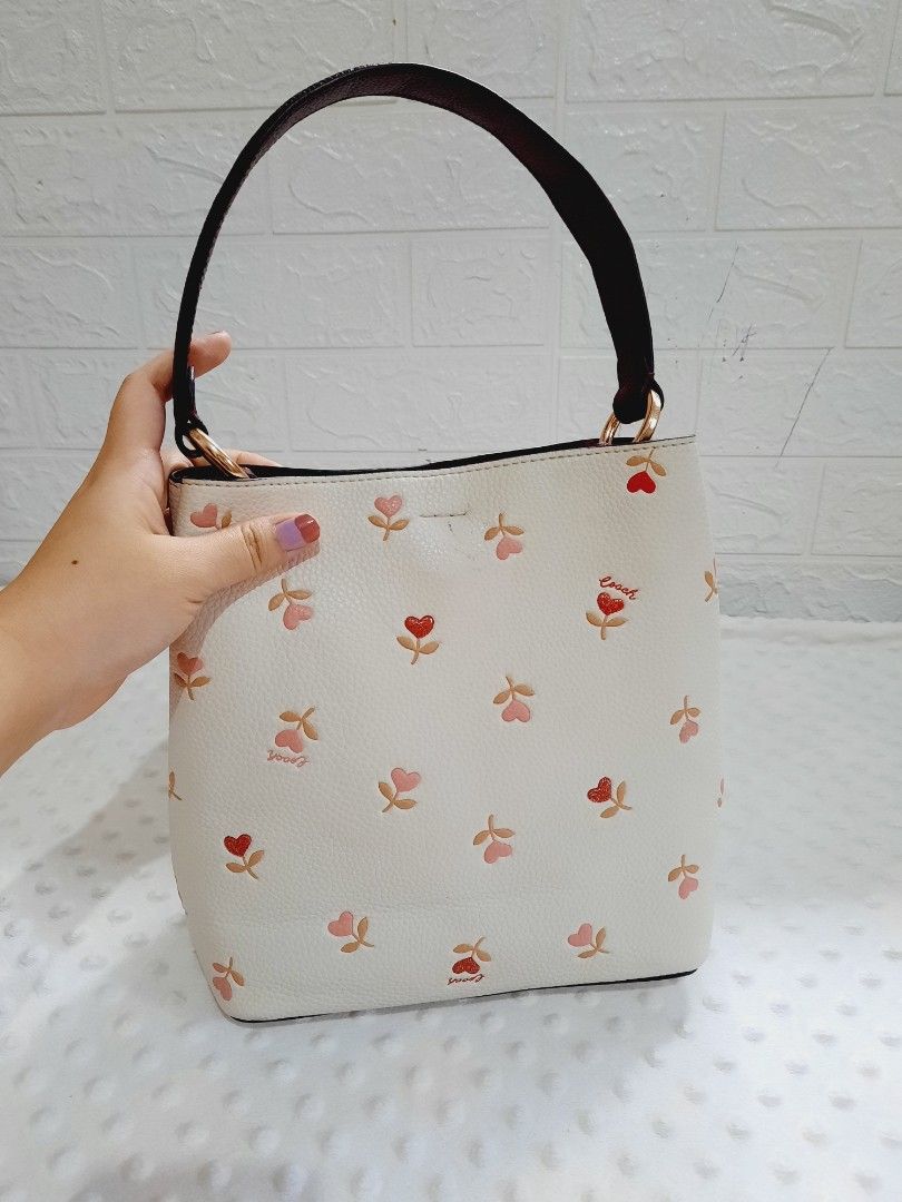 Coach bunga, Fesyen Wanita, Tas & Dompet di Carousell