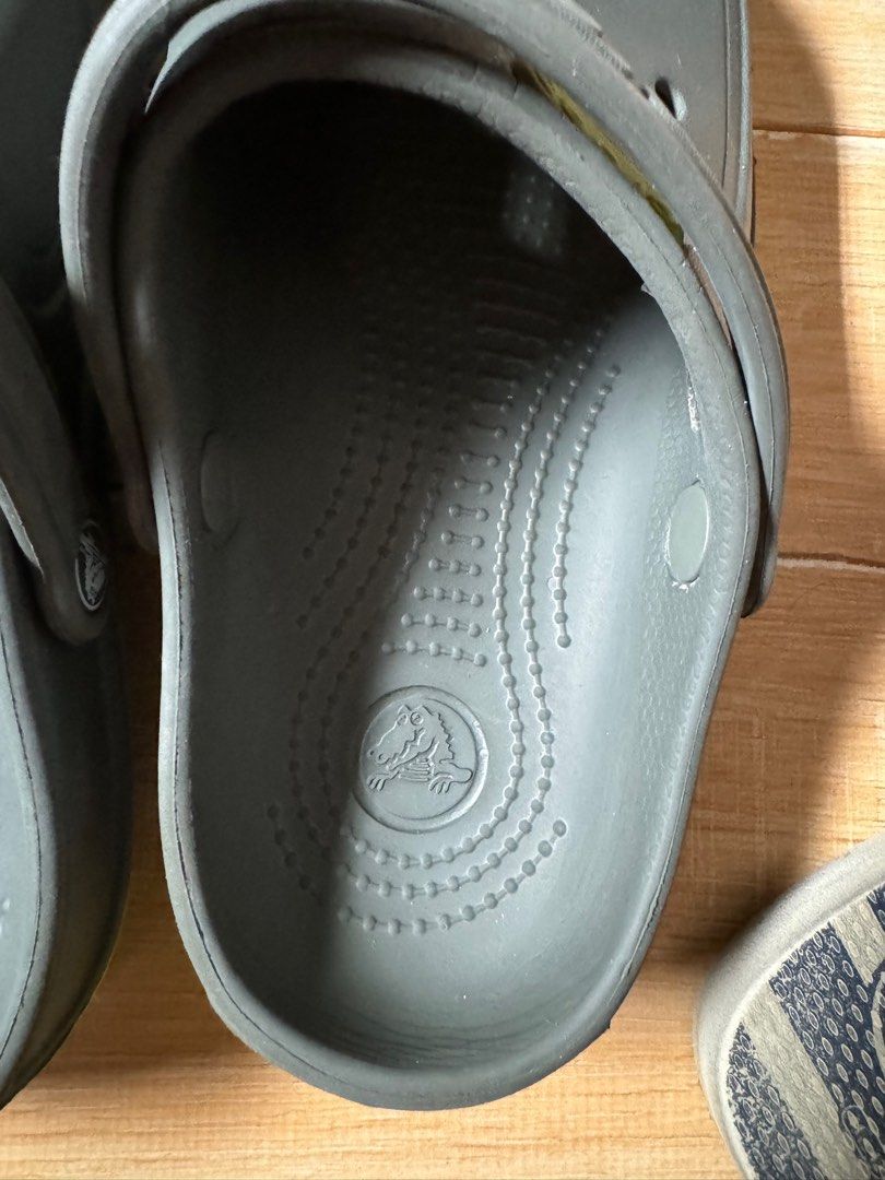 Crocs, Men's Fashion, Footwear, Slippers & Slides on Carousell