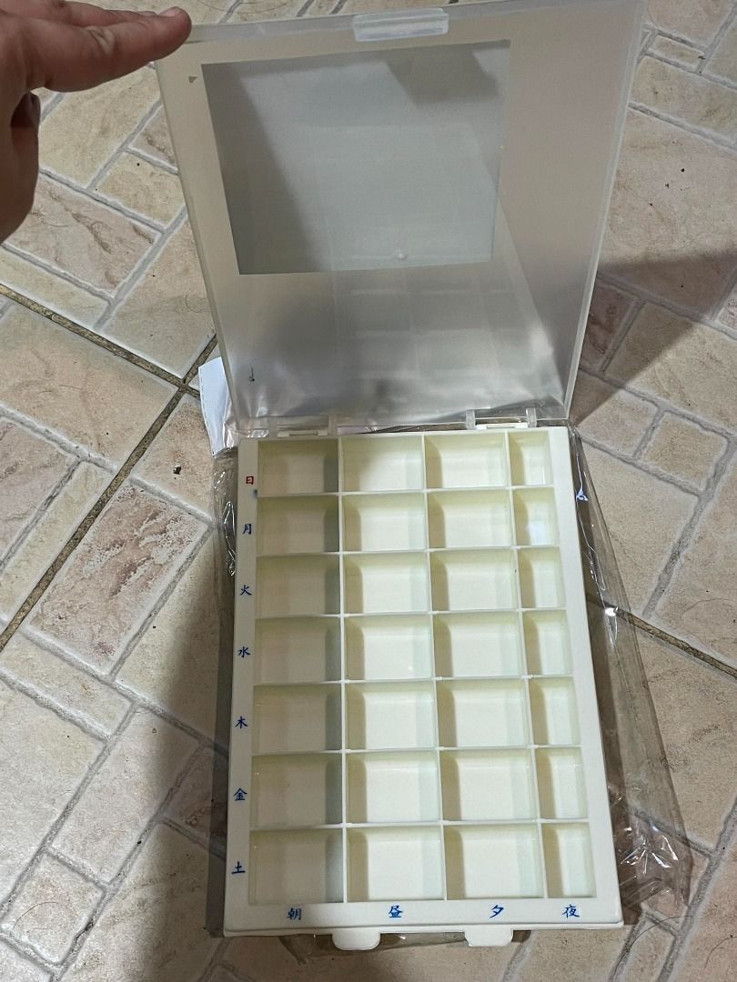 Daiso Medicine Box | storage case organizer with compartment grids ...