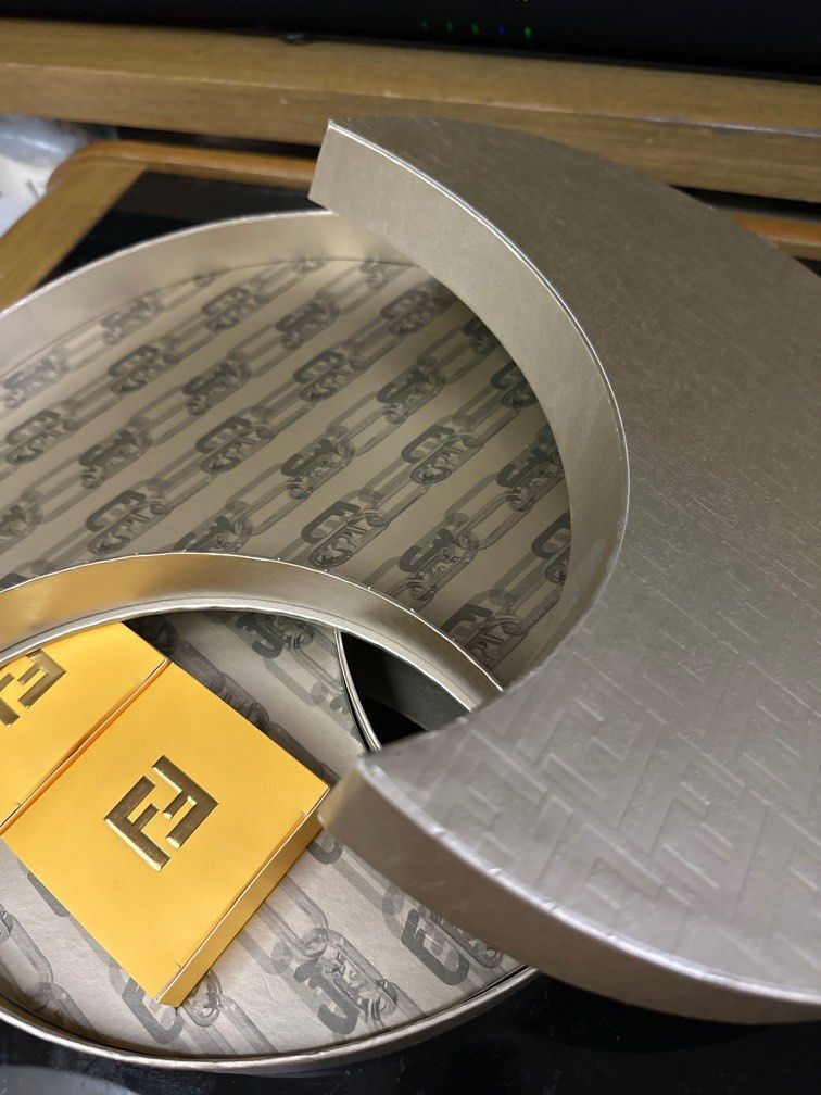Fendi mooncake box 月餅盒, 傢俬＆家居, 家居裝飾, 家居裝飾 - 其他 - Carousell