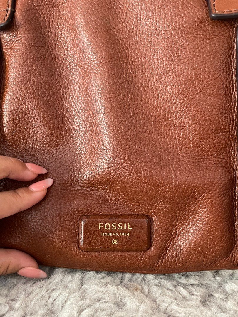 Fossil 1954 Leather Bag, Luxury, Bags & Wallets on Carousell
