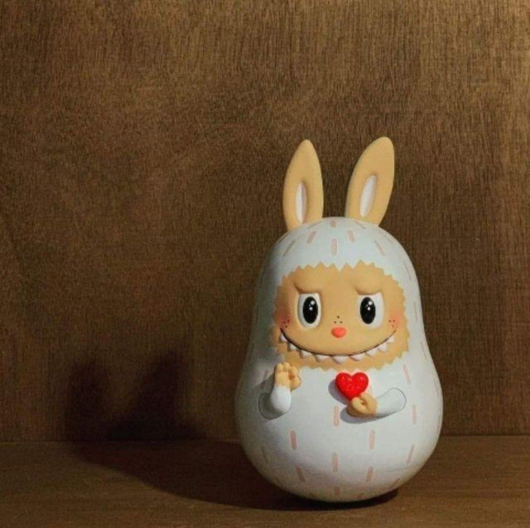 全新How2work Tumbler Labubu Valentine's Day version. 不倒翁, 興趣及遊戲, 玩具 & 遊戲類 ...
