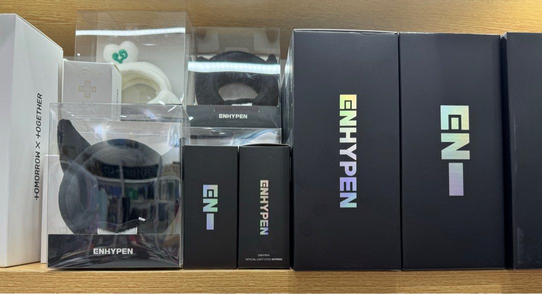instock enhypen official lightstick, Hobbies & Toys, Memorabilia ...